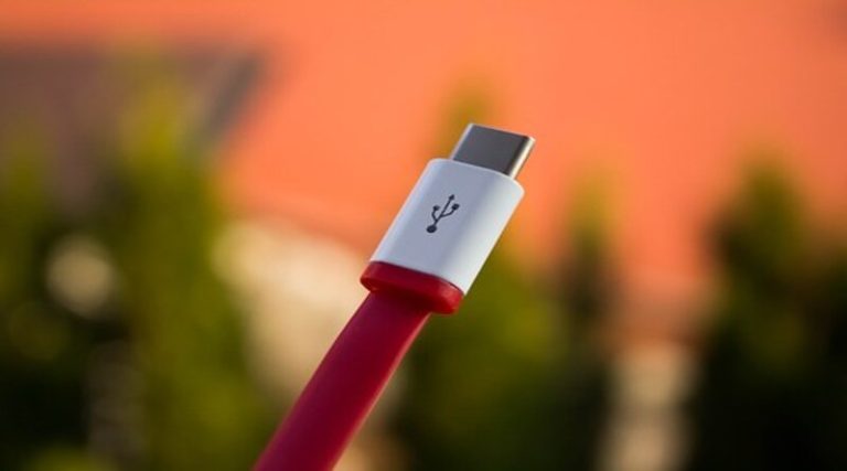 Apa Sih USB-C Itu? Begini Penjelasan Simpelnya – Aksaralab